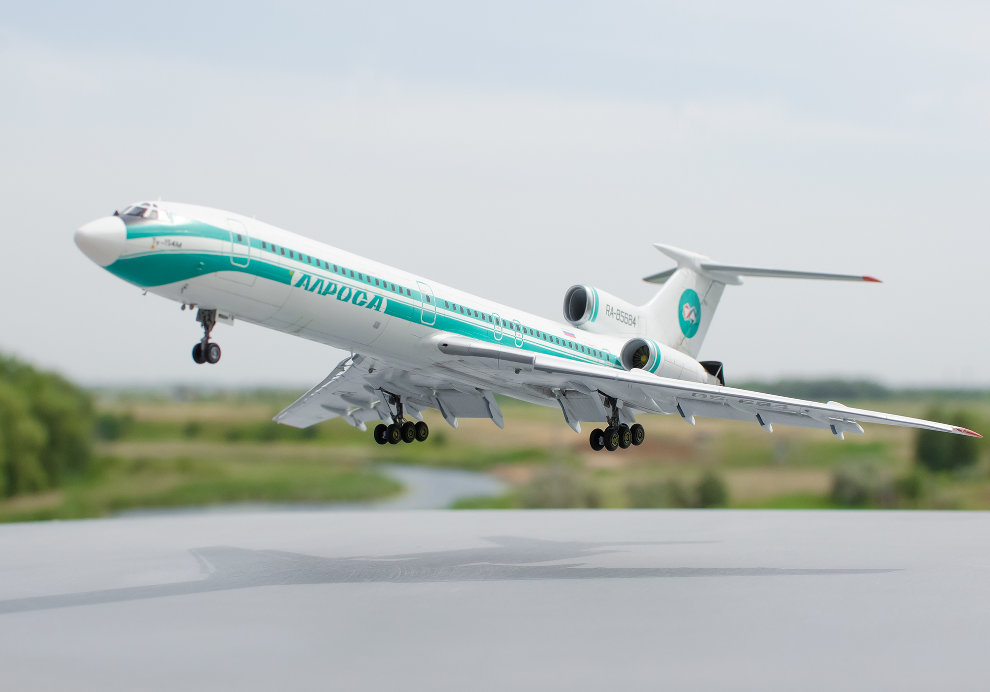Ту-154М — Каропка.ру — стендовые модели, военная миниатюра